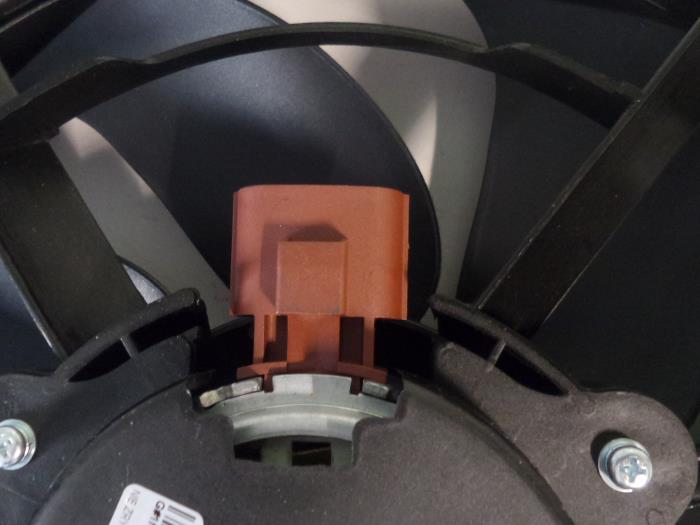 Nieuwe Ford Fiesta Koelvin Motor - 8V518C607AC