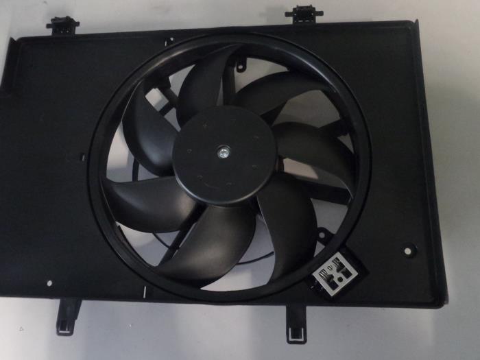 Nieuwe Ford Fiesta Koelvin Motor - 8V518C607AC