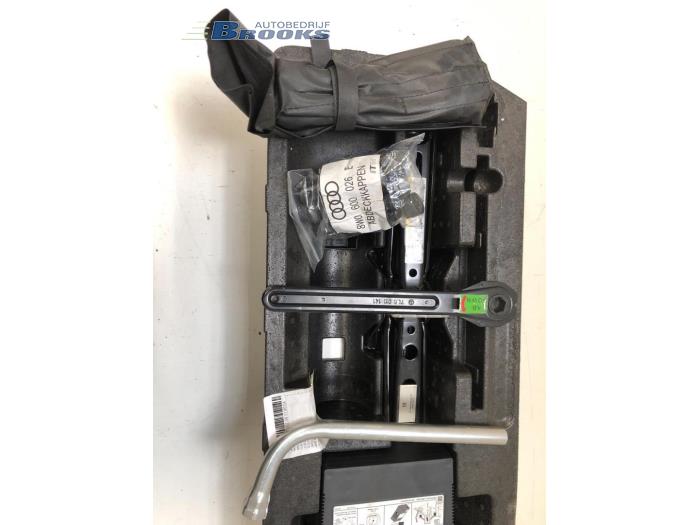 Krikset + reservewiel Audi E-Tron 55 - 4KE601010 Staal AUDI