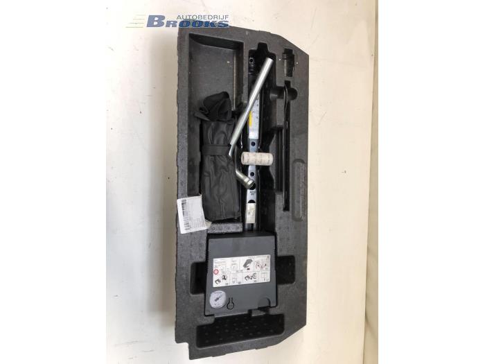 Krikset + reservewiel Audi E-Tron 55 - 4KE601010 Staal AUDI