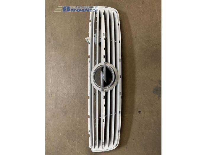 Opel Omega Grills voorraad | Onderdelenlijn.nl