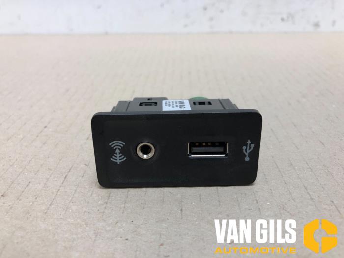 AUX/USB aansluiting Volkswagen Golf O249276 - VanGilsAutomotive