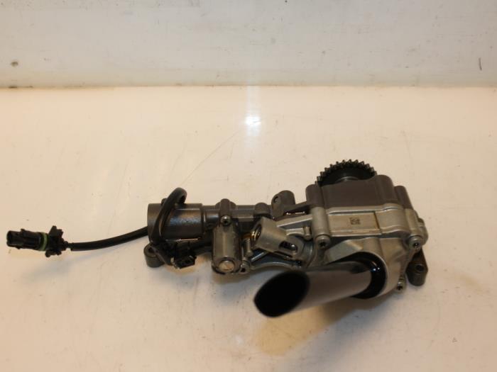 Oliepomp Mercedes A 1.6 A-180 16V - A2701800000 270910