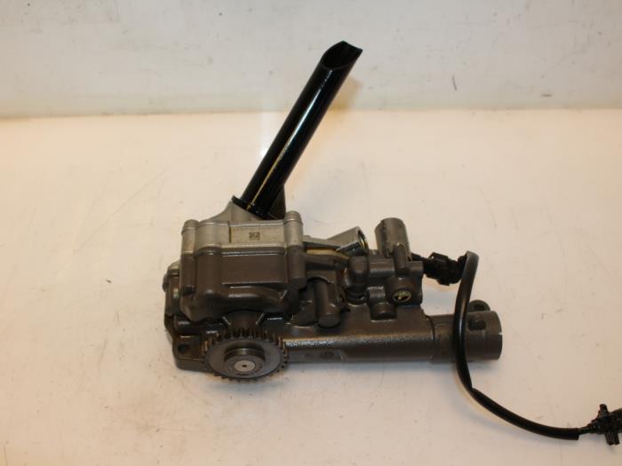 Oliepomp Mercedes A 1.6 A-180 16V - A2701800000 270910