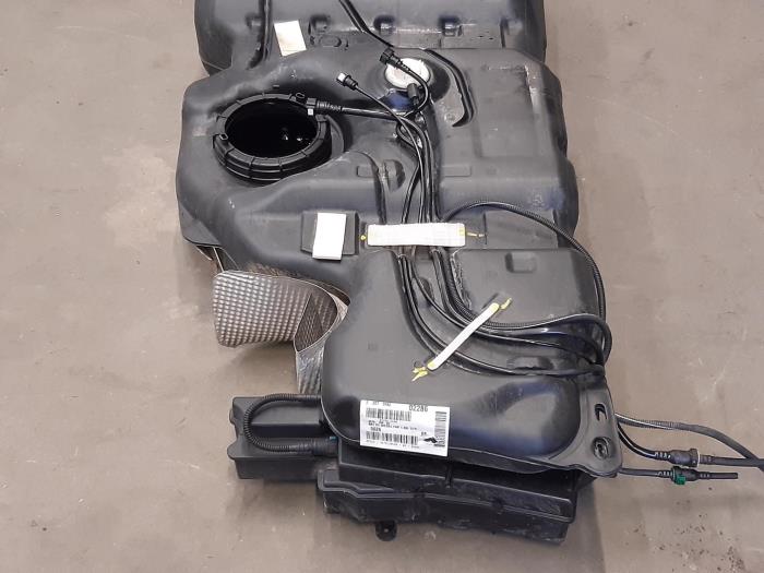 Tank Citroen DS5 2.0 165 HYbrid4 16V - 1607204380