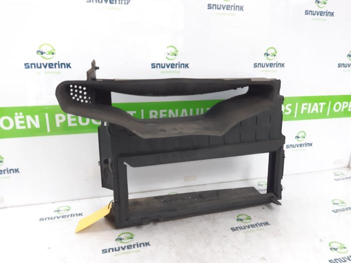 Luchtgeleiders met artikelnummer 215592894R voorraad