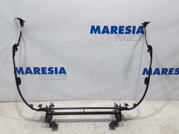 Peugeot 207 Frames achterklep voorraad | Onderdelenlijn.nl