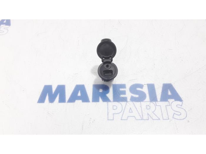 Citroen DS3 AUX/USB aansluitingen voorraad | Onderdelenlijn.nl