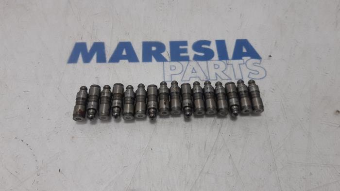 RENAULT Roker Arms 7700107555 19491387 - Used parts online - 7122643