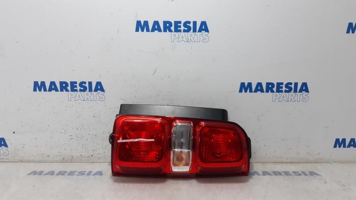 Achterlichten rechts met artikelnummer 9808243080 voorraad