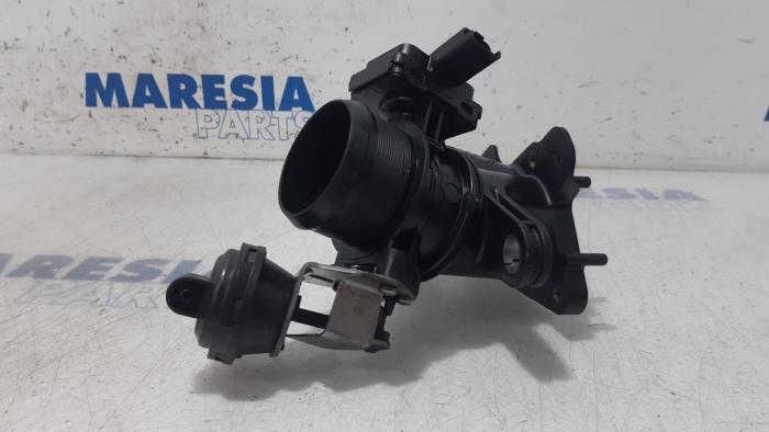 Gasklephuis Citroen DS5 2.0 HDiF 160 16V - 9675233680 RHH VALEO