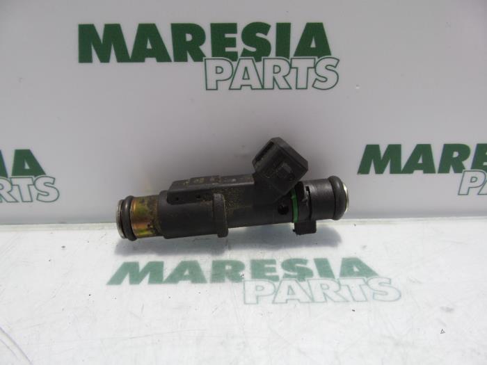 Injector (benzine injectie) Peugeot 407 SW 2.0 HDiF 16V - 1984E3 RHR