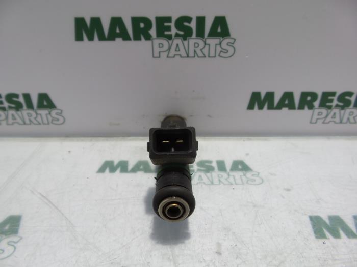Injector (benzine injectie) Peugeot 407 SW 2.0 HDiF 16V - 1984E3 RHR