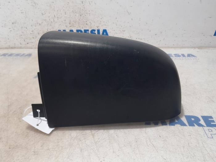 Opel Vivaro C-stijl afdekkappen rechts voorraad