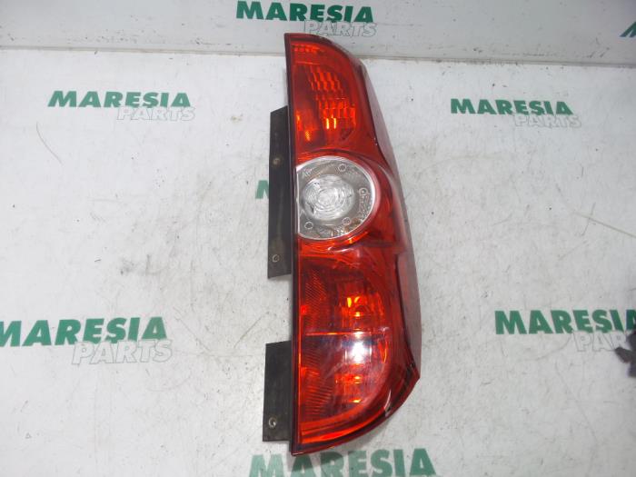 Gebruikte Fiat Doblo (263) 1.3 D Multijet Euro 4 Achterlicht rechts ...