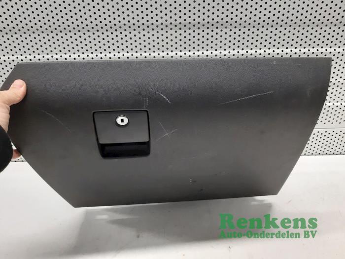 Dashboard kastjes met artikelnummer 013200638 voorraad