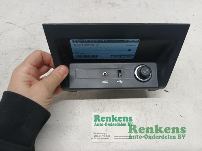 AUX/USB aansluitingen met artikelnummer 5Q0035726 voorraad