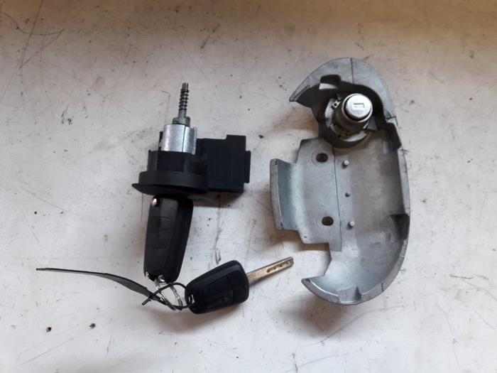 Kontaktsloten + Sleutels met artikelnummer 93172805 voorraad