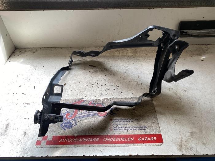 Koplampframes rechts met artikelnummer A2046201091 voorraad