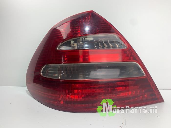 Achterlicht links Mercedes E 2.7 E-270 CDI 20V - A2118200364 MERCEDES