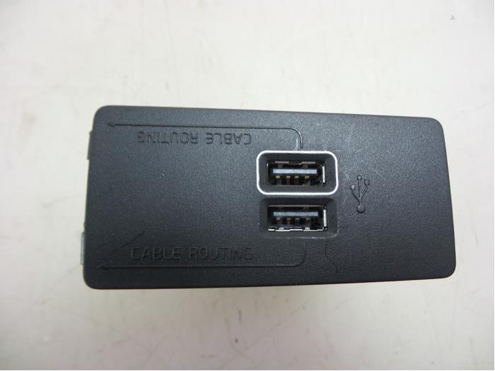 Volvo XC60 AUX/USB aansluitingen voorraad | Onderdelenlijn.nl