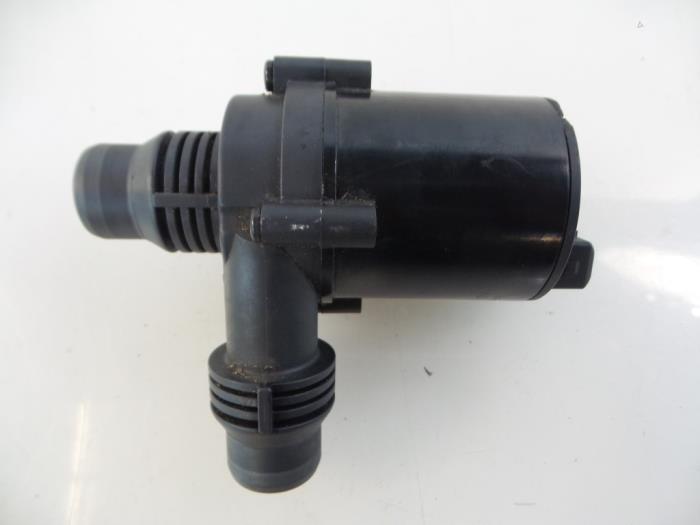 Koelvloeistof pomp BMW X6 xDrive35d 3.0 24V - 64119197085