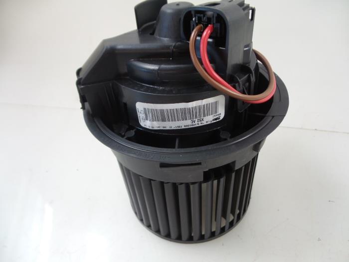 Kachel Ventilatiemotoren met artikelnummer 272100975R voorraad