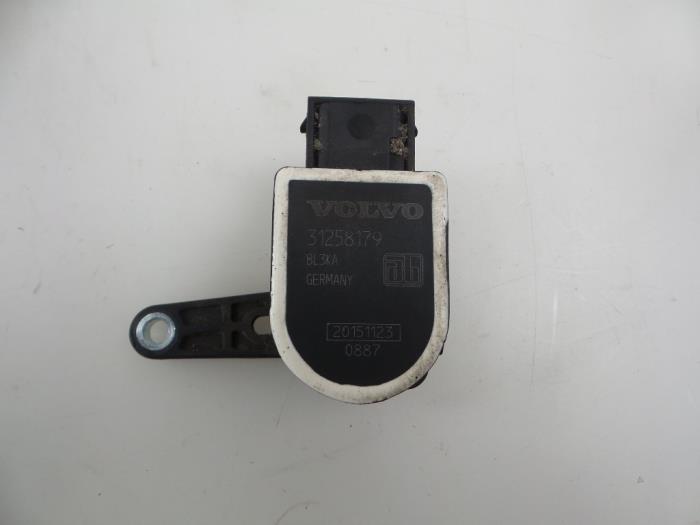 Xenon hoogteregelaar Volvo V40 2.0 D2 16V - 31340262