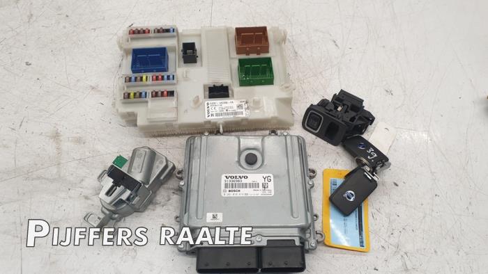 Contaktsloten + computers met artikelnummer 31340734 voorraad