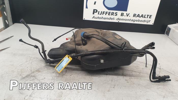 Adblue tank Audi A6 Avant 3.0 TDI V6 24V biturbo Quattro - 4G0131877 ...