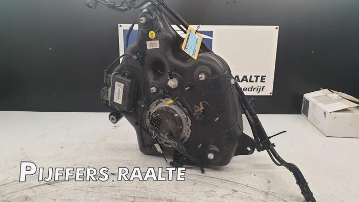 Adblue tank Audi A6 Avant 3.0 TDI V6 24V biturbo Quattro - 4G0131877 ...