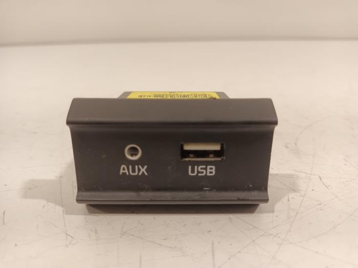 Kia Picanto AUX/USB aansluitingen voorraad | Onderdelenlijn.nl