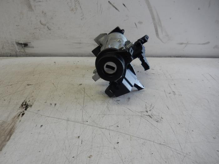 Gebruikte Volkswagen Up! (121) 1.0 12V 60 Afstands Bediening Set ...