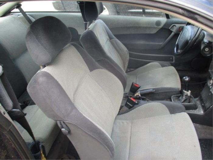 Opel Calibra Hoofdsteunen voorraad | Onderdelenlijn.nl
