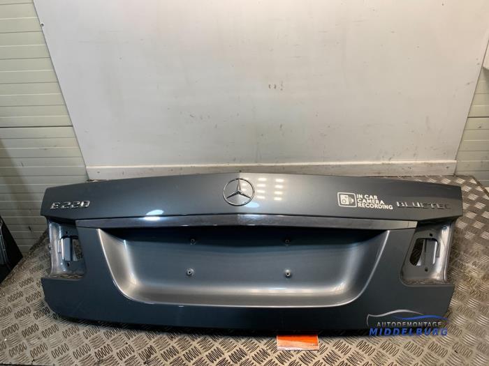 Mercedes E-Klasse Achterkleppen voorraad | Onderdelenlijn.nl
