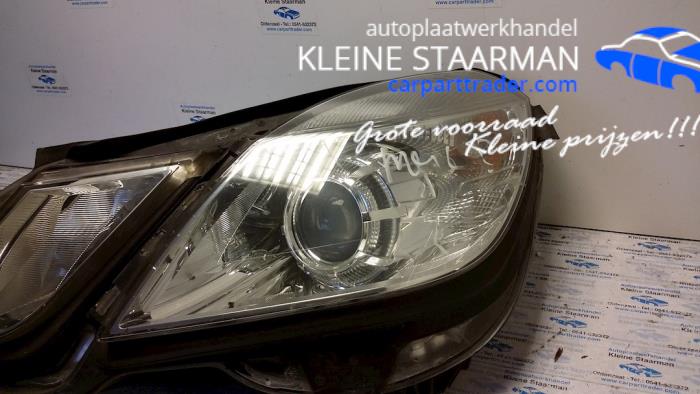Koplamp links Mercedes E - A2128208161KZ HELLA