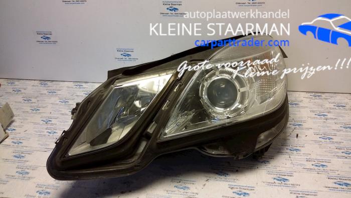 Koplamp links Mercedes E - A2128208161KZ HELLA