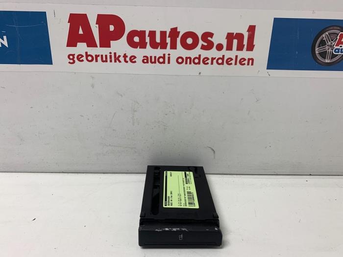 Audi A4 Bekerhouders voorraad | Onderdelenlijn.nl