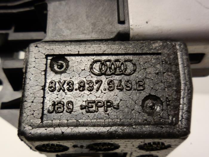 Gebruikte Audi A1 1.6 TDI 16V Portiergreep 2Deurs links - 8T1837885B