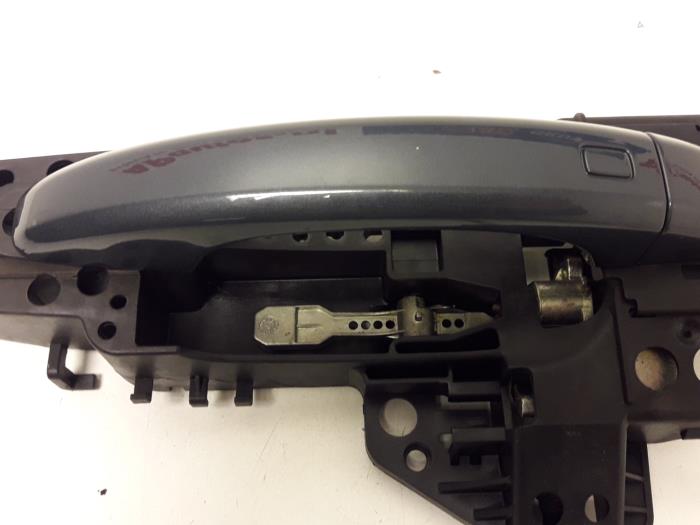 Portiergreep 4Deurs links-achter Audi A4 Avant 2.0 TDI 16V - 8T0837167A