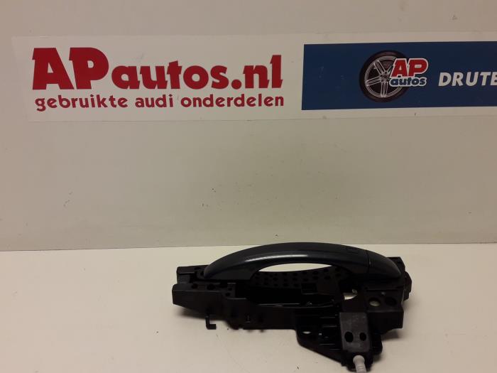 Portiergreep 4Deurs links-achter Audi A4 Avant 2.0 TDI 16V - 8T0837167A