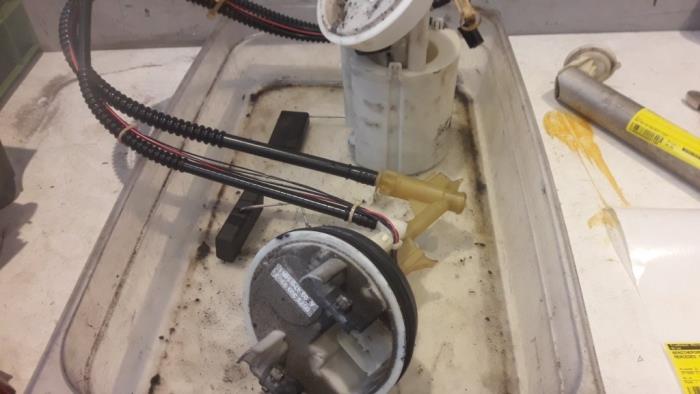 Benzinepomp Mercedes C 1.8 C-180K 16V - 2034701641 271946 MARWAL