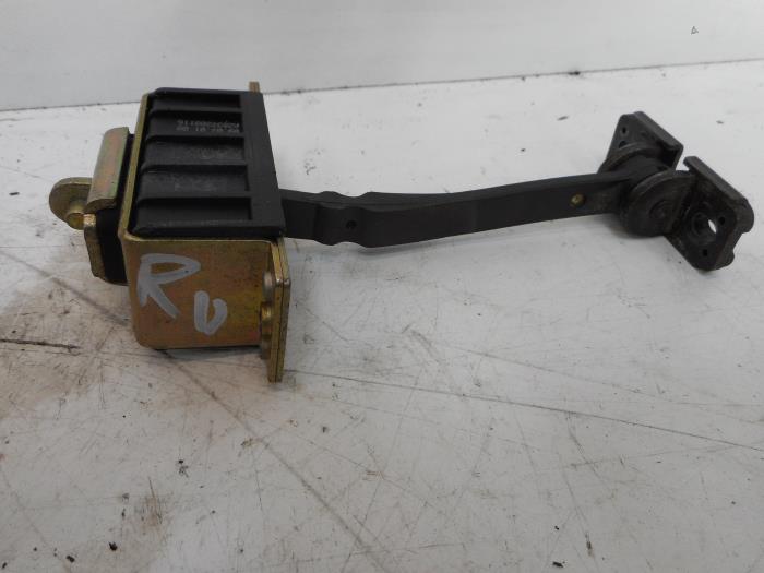 Deurvanger 4Deurs rechts-voor Mercedes C 2.2 C-200 CDI 16V - A2117200116