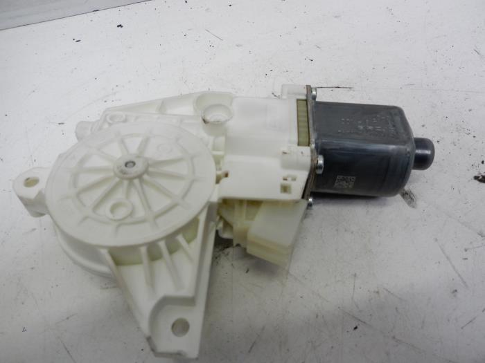 Raammotor Portier Mercedes C Estate 1.8 C-200 K/CGI 16V - A2048200242 BOSCH