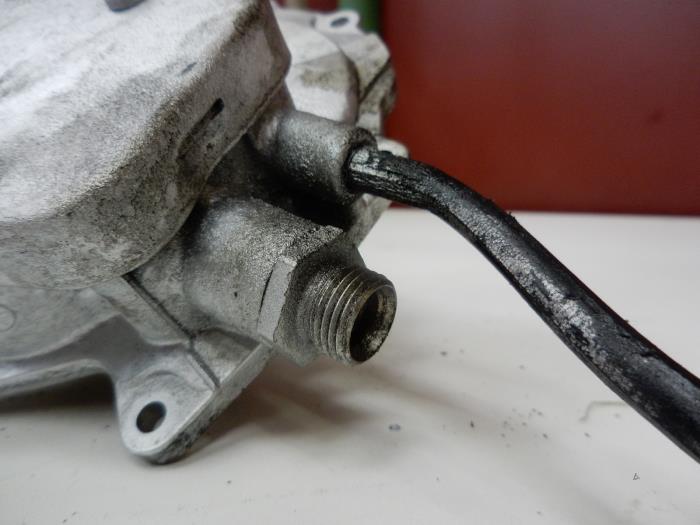 Vacuumpomp (Diesel) Mercedes Sprinter 2t 212D - 0002303165