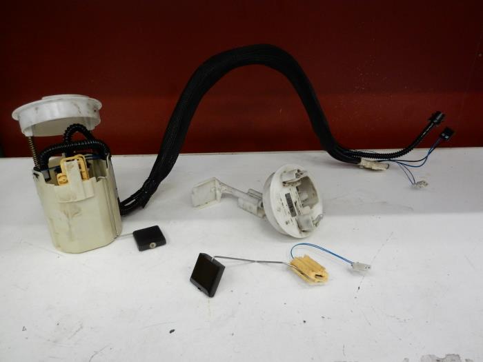 Tankvlotter Mercedes E 2.2 E-200 CDI 16V - A2114701641