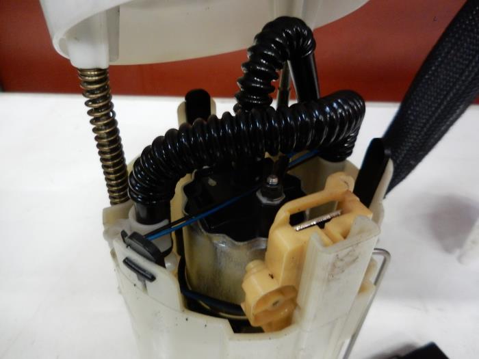 Tankvlotter Mercedes E 2.2 E-200 CDI 16V - A2114701641