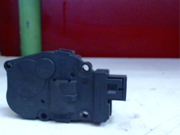 Gebruikte Mercedes E E-350 BlueTec V6 24V Kachelklep Motor - 2218200042