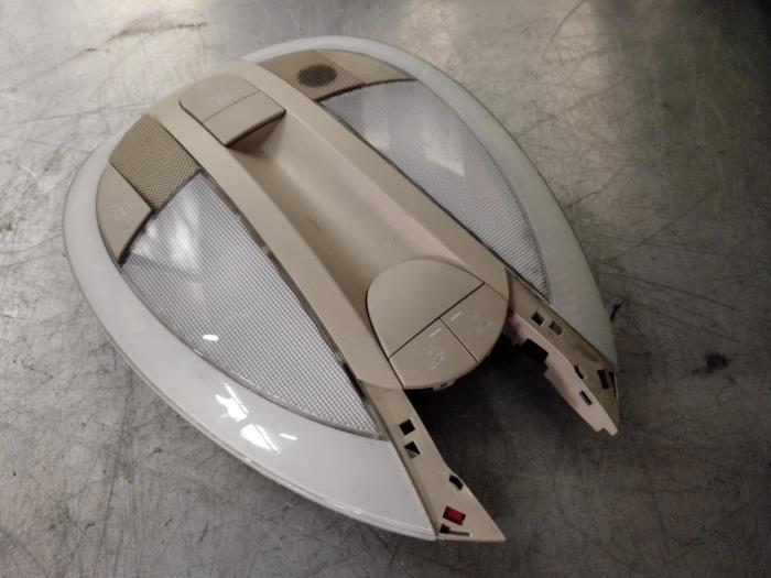 Binnenverlichting voor Mercedes E 2.7 E-270 CDI 20V - 2118205301 HELLA