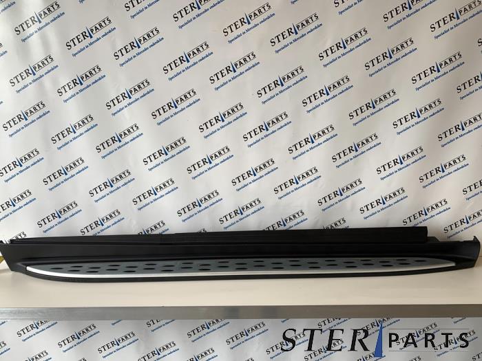 Treeplanken links met artikelnummer A1666900175 voorraad